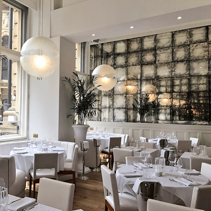 Sendinto veidrodžio panaudojimas interjere. | Stiklai ir Veidrodžiai